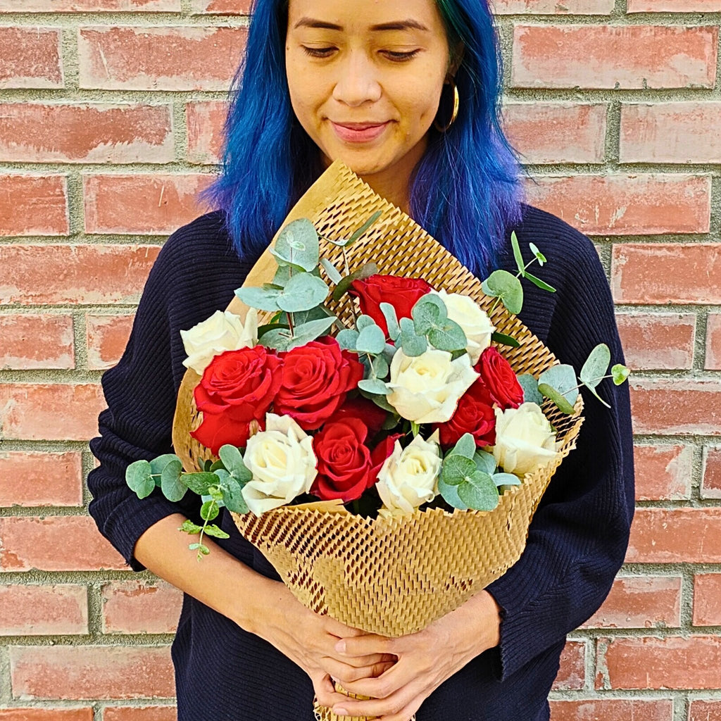 Red & White Roses Bouquet - Happy Bunch Malaysia