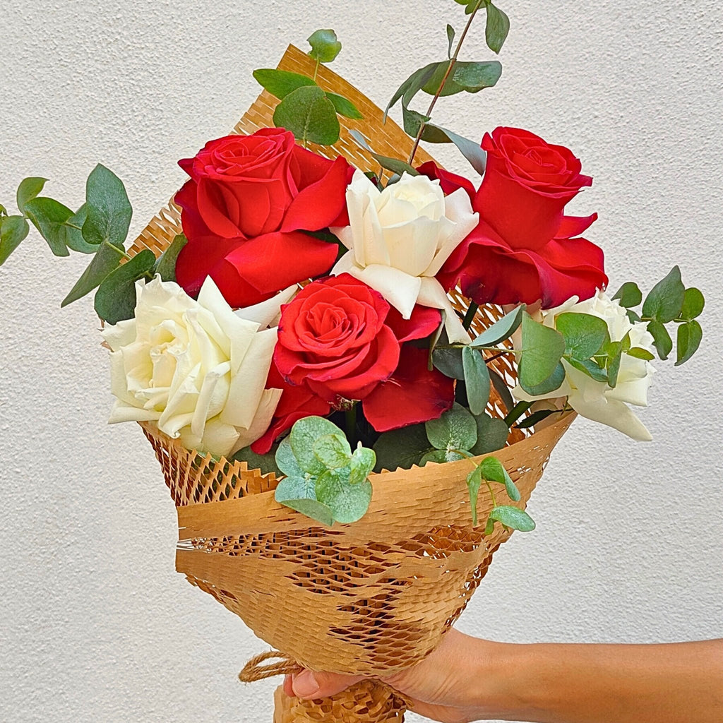 Red & White Roses Bouquet - Happy Bunch Malaysia
